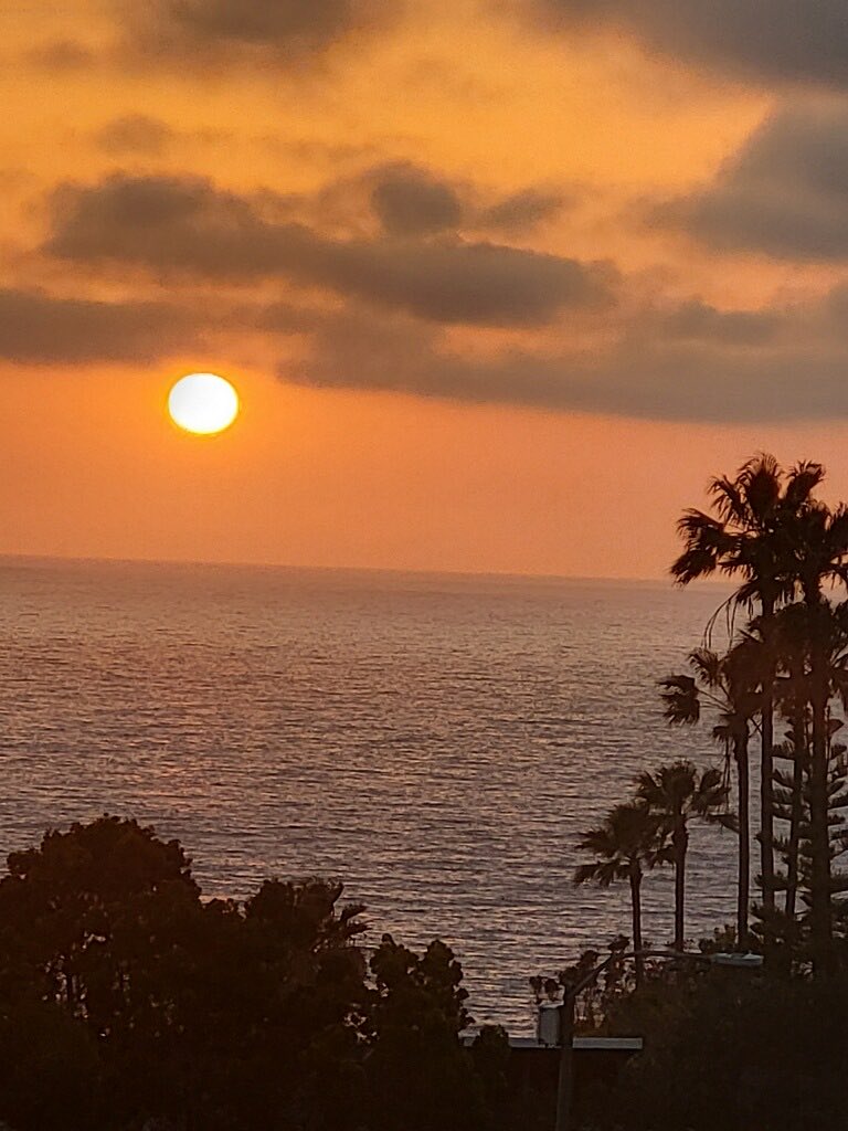 Lydia Cornell on Twitter: "Laguna Beach sunset right now #sunset"