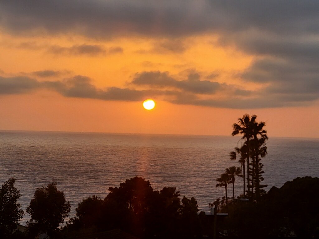 Lydia Cornell on Twitter: "Laguna Beach sunset right now #sunset"