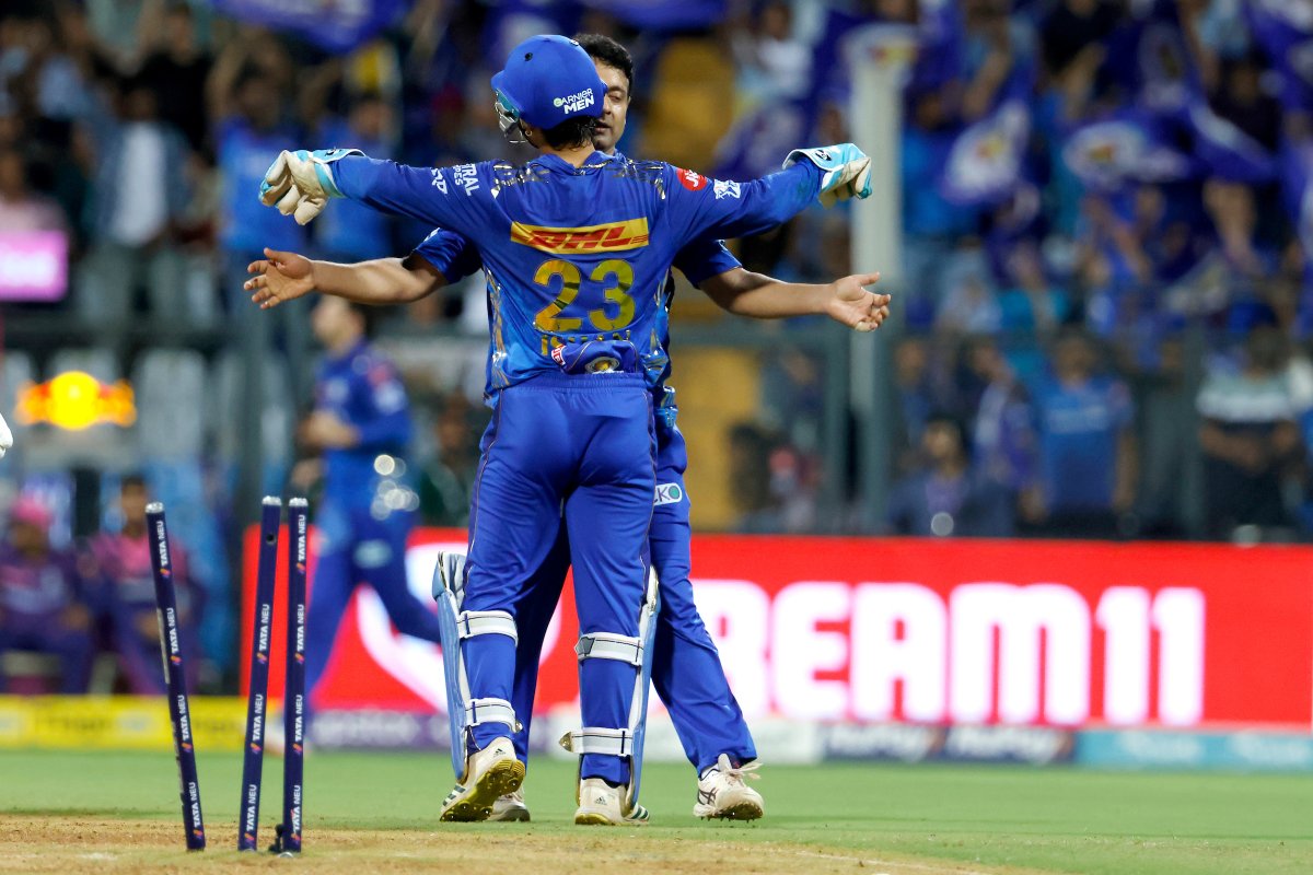 IndianPremierLeague on Twitter: "Sanju Samson Devdutt Padikkal Two wickets in quick succession ...