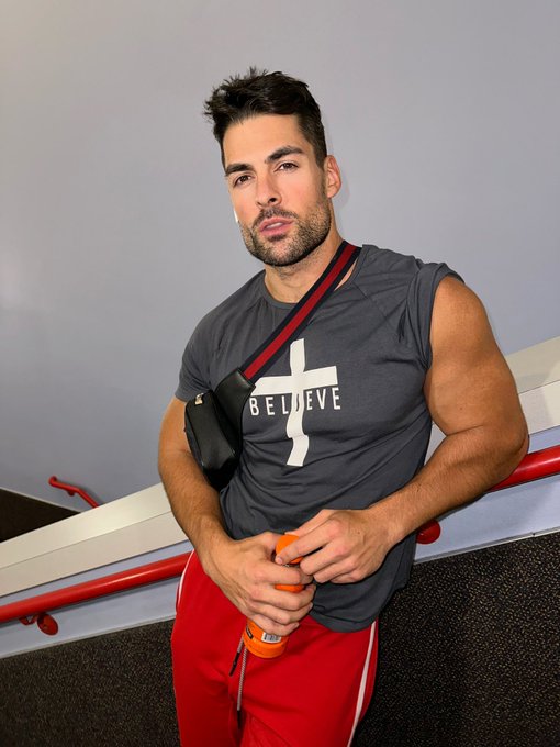 TW Pornstars - Christopher Cote. Pictures and videos from Twitter.