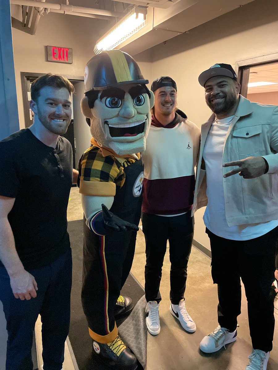 Not Just Football on Twitter: "What’s better than this? Guys being dudes."