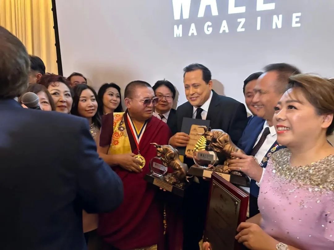 Weiping Qin 秦偉平 on Twitter: "搞笑了！ 昨天某山寨马斯克出现在纽约一个华人“侨领”云集的商业活动现场，很多人为了见马首富，花了5000美元门票。 不知道被耍了之后 ...