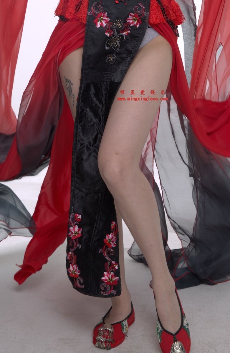 mingxinglove on Twitter: "【#网大系列】某手游角色定妆照拍摄花絮照片，大尺度 #爆乳 露胸、光腿走光，单张30M左右，放大可看清肌肤纹理，高清4K分辨率原图无修 #生 ...