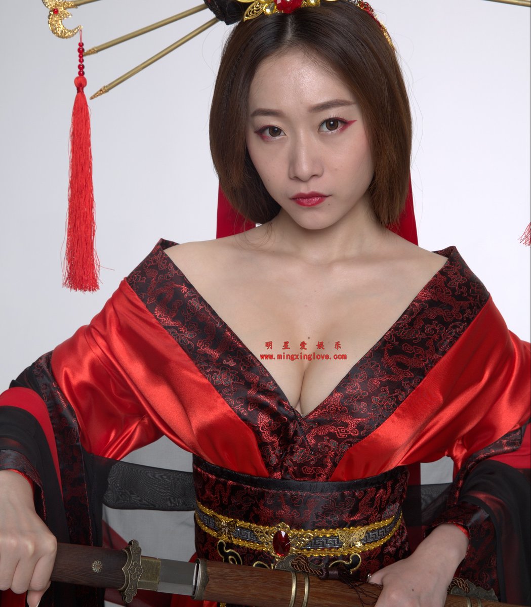 mingxinglove on Twitter: "【#网大系列】某手游角色定妆照拍摄花絮照片，大尺度 #爆乳 露胸、光腿走光，单张30M左右，放大可看清肌肤纹理，高清4K分辨率原图无修 #生 ...