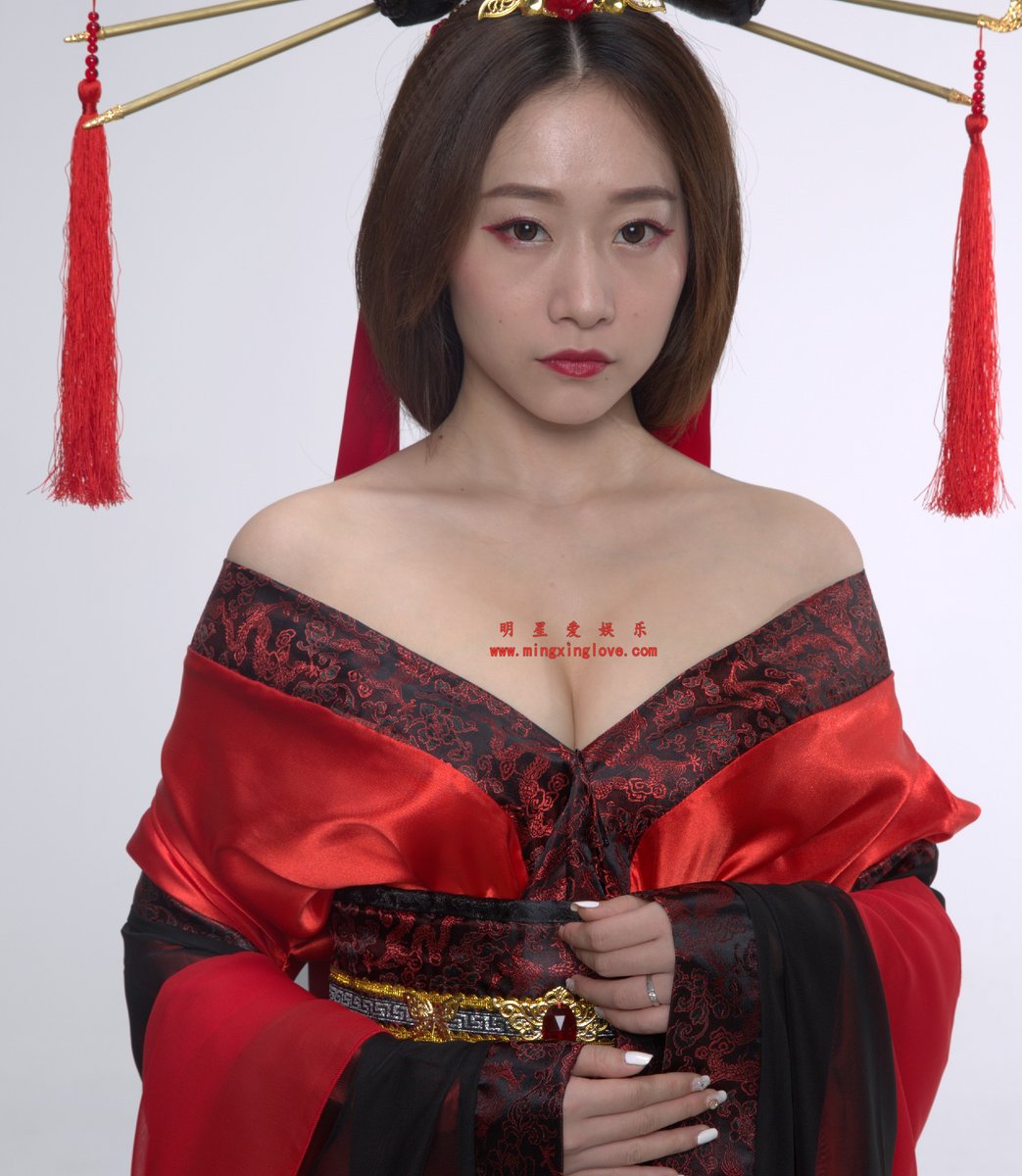 mingxinglove on Twitter: "【#网大系列】某手游角色定妆照拍摄花絮照片，大尺度 #爆乳 露胸、光腿走光，单张30M左右，放大可看清肌肤纹理，高清4K分辨率原图无修 #生 ...