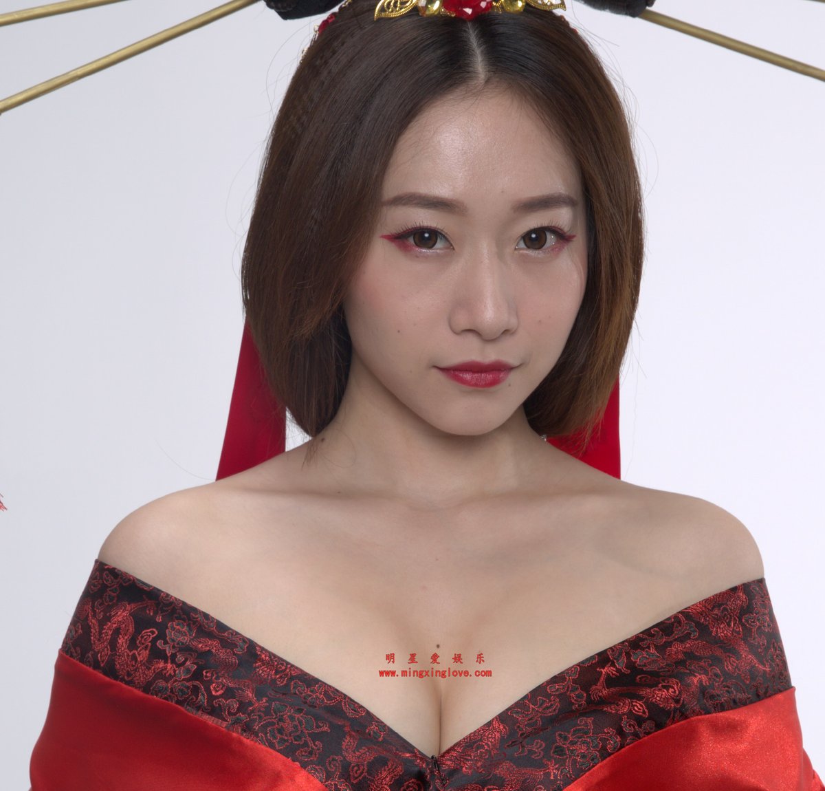 mingxinglove on Twitter: "【#网大系列】某手游角色定妆照拍摄花絮照片，大尺度 #爆乳 露胸、光腿走光，单张30M左右，放大可看清肌肤纹理，高清4K分辨率原图无修 #生 ...