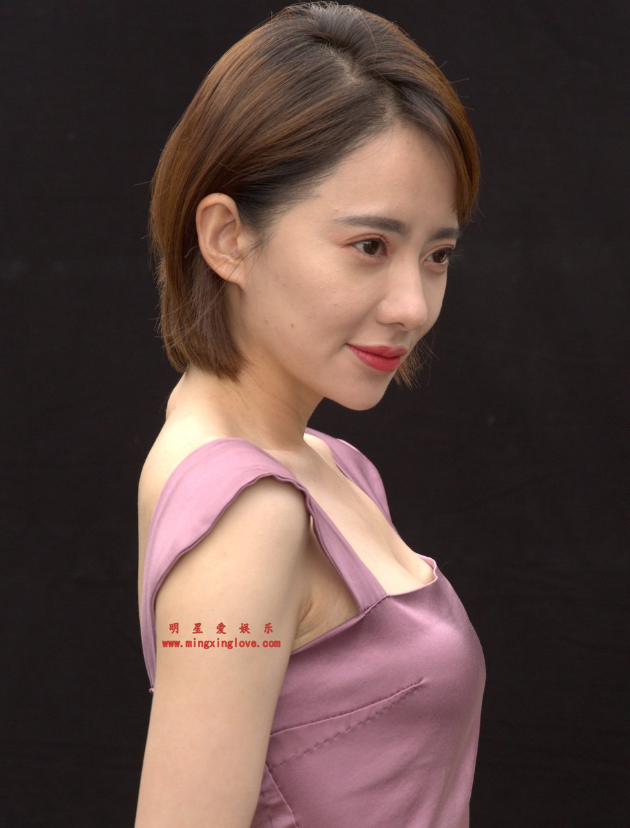 mingxinglove on Twitter: "#刘萌萌 拍摄某电影角色定妆照花絮照片，性感吊带裙、光脚高跟等造型，单张30M+，放大可看清肌肤纹理，高清4K分辨率原图无修 #生图 下载 ...