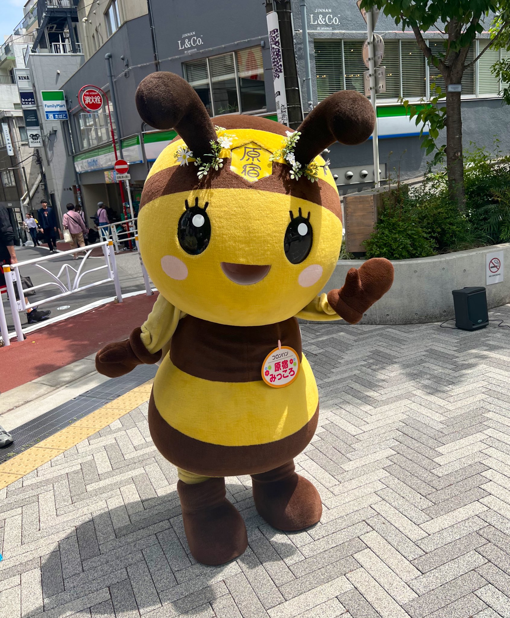 Mondo Mascots on Twitter: "Miccolo the bee, mascot of Colombin confectionary, in Shibuya today ...
