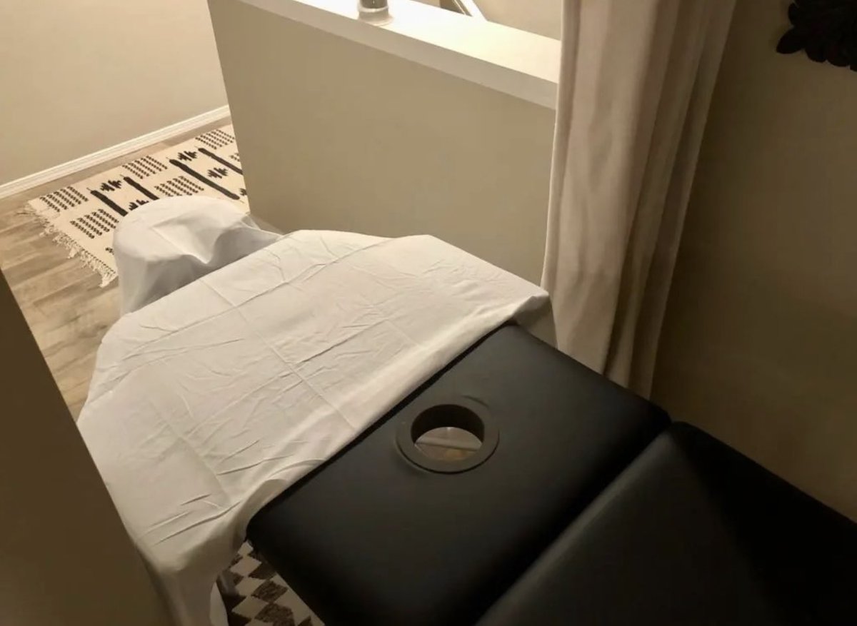 Ryan Landers on Twitter: "A nice rub and tug to welcome me home after a week in Chicago!"