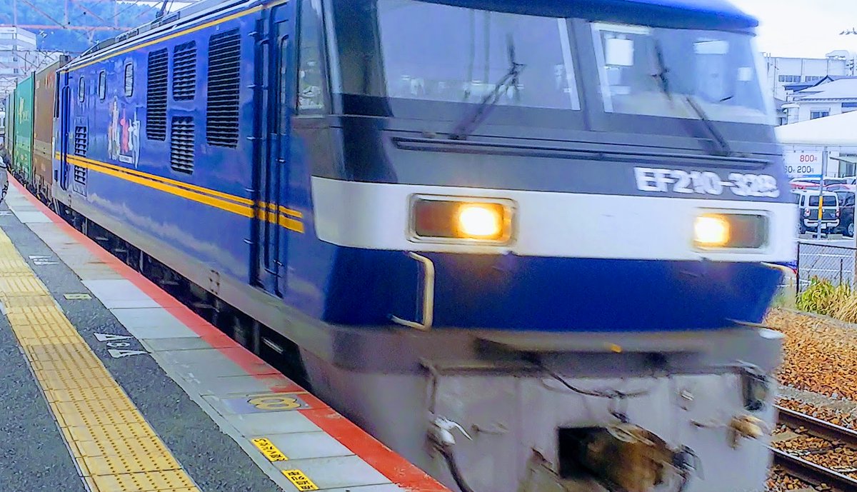 目で確認現場主義 On Twitter びわ湖大津、石山駅14時15分通過のef210桃太郎、下2枚は木耀瀬田鉄橋通過左東に向かうレッドサンダー右最近不定ef65機関車、お出かけは30分