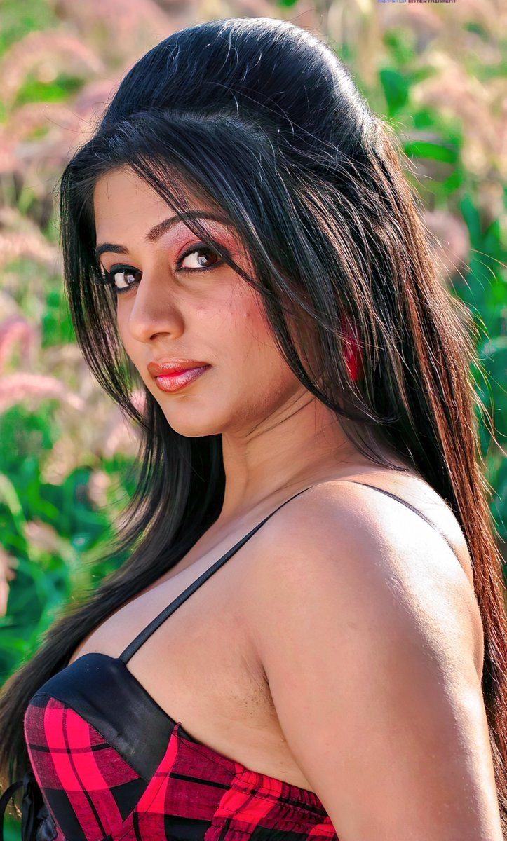 Actress Gallery 😘 on Twitter: "RT @Trisha_Fanatic: 🤎🤎 சின்னச் சின்ன சிகரங்கள் காட்டி... செல்லக் ...