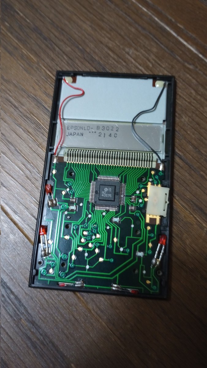 taisei🇯🇵🔭 on Twitter: "カシオ関数電卓 fx-950 光るとこ無いのに裏ブタ開けるとLEDが4つもある。これなんですかね？"