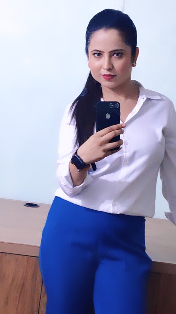 Mani Sharma on Twitter: "Hello…💙🤍💙"