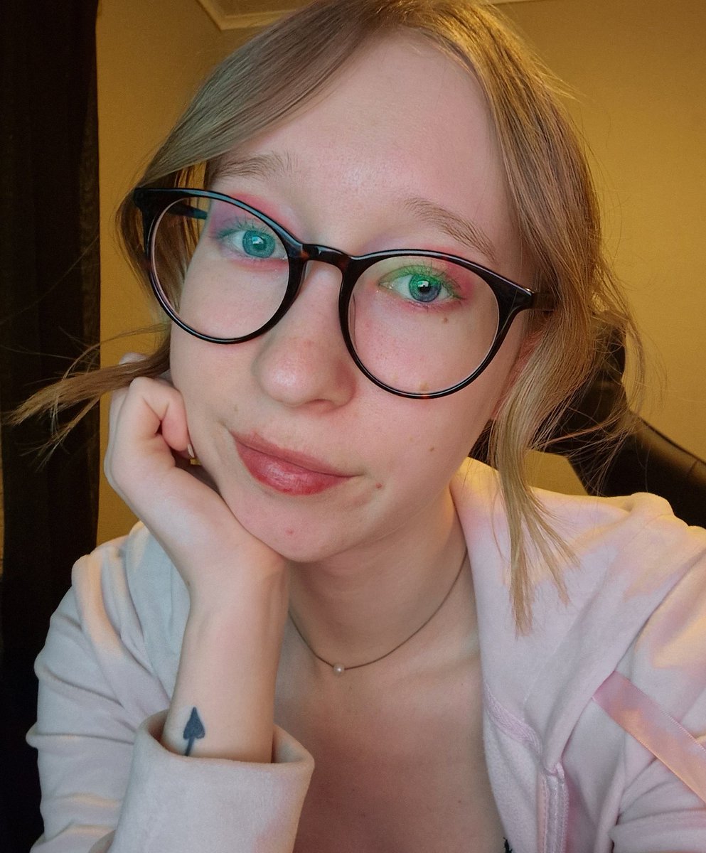˗ˏˋ Zee ˎˊ˗ On Twitter Rt Brightxskyes Happy Lesbian Visibility