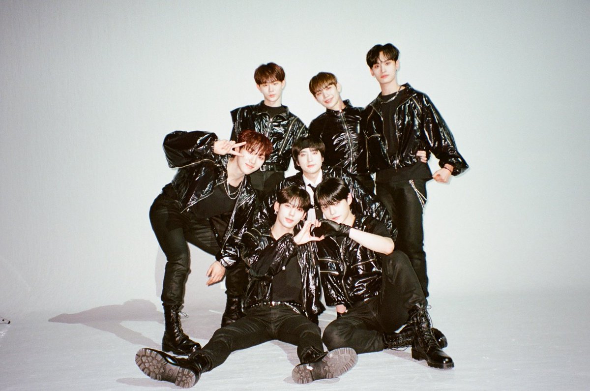 aul 🍑 on Twitter: "and to think that only back door k-group got the studio choom benefit in boys ...