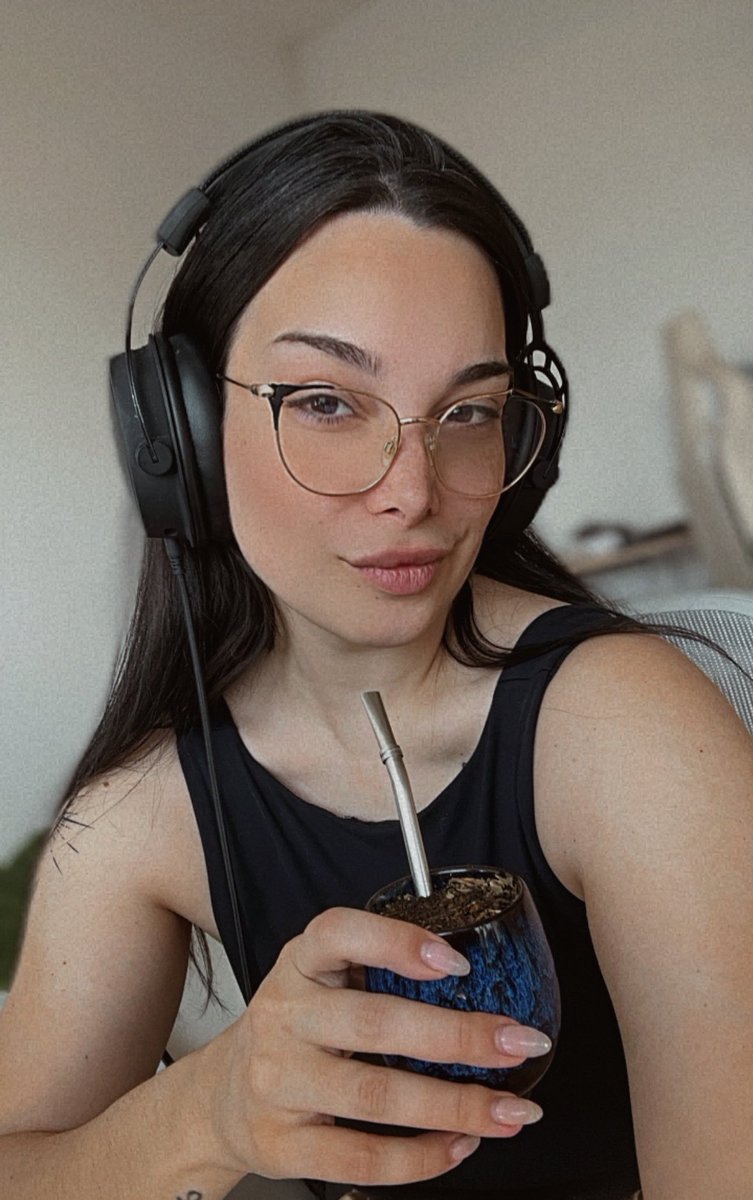 AK Kalipso on Twitter: "Bueno, lo prometido es deuda. Desde tempranito stream 🤍 http://twitch.tv ...