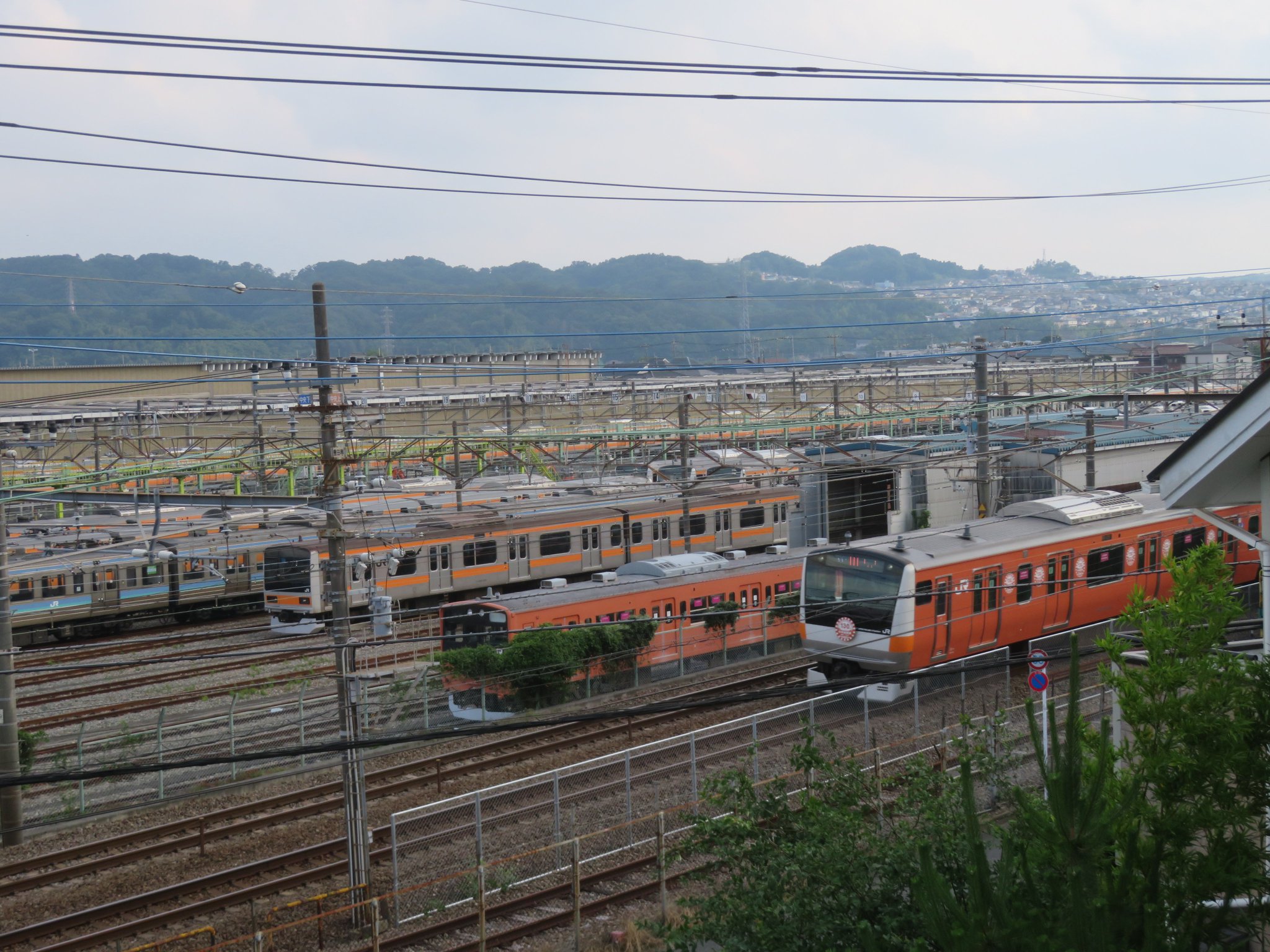 百草八草 on Twitter: "209系が中央線にきて4年 転属当時は武蔵野線にもまだ205系が現役で，時には209系201系205系メルヘンの3並びが見れました。 またオレンジ233系と ...