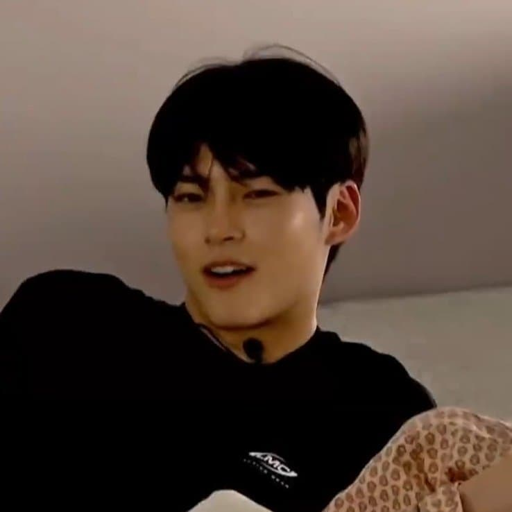 pannchoa on Twitter: "Knets fawn over Zerobaseone's Sung Hanbin's flawless bare face https://t ...