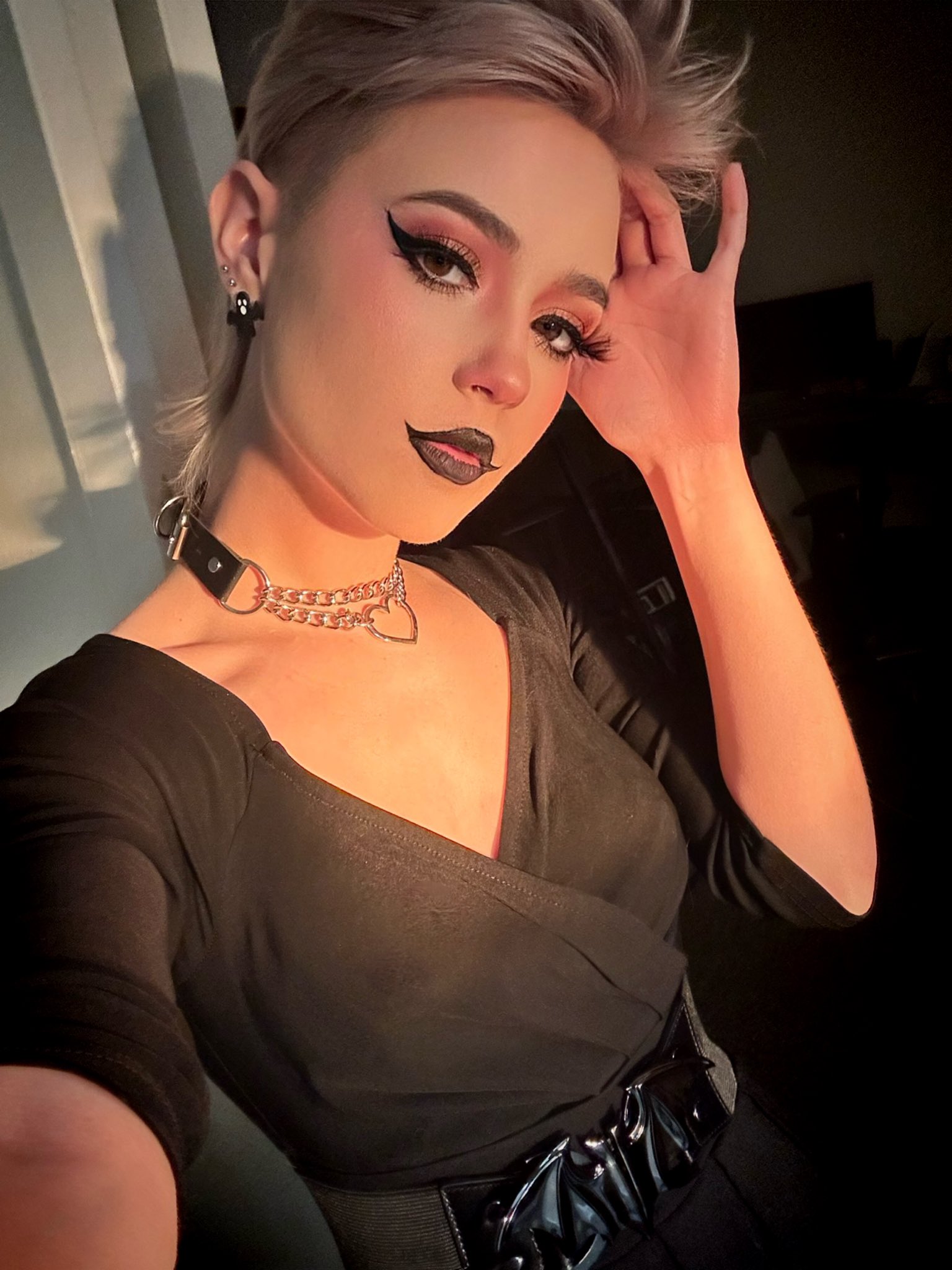GhostieGhoo on Twitter: "Going out tonight and got all dolled up 🖤🖤🖤 https://t.co/D6wUKe1tjh ...