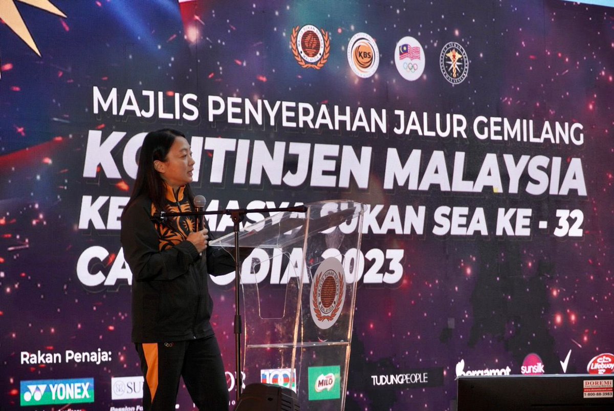 KBSMalaysia on Twitter: "RT @AdamAdli: Penyerahan Jalur Gemilang Kontinjen Malaysia ke Temasya ...