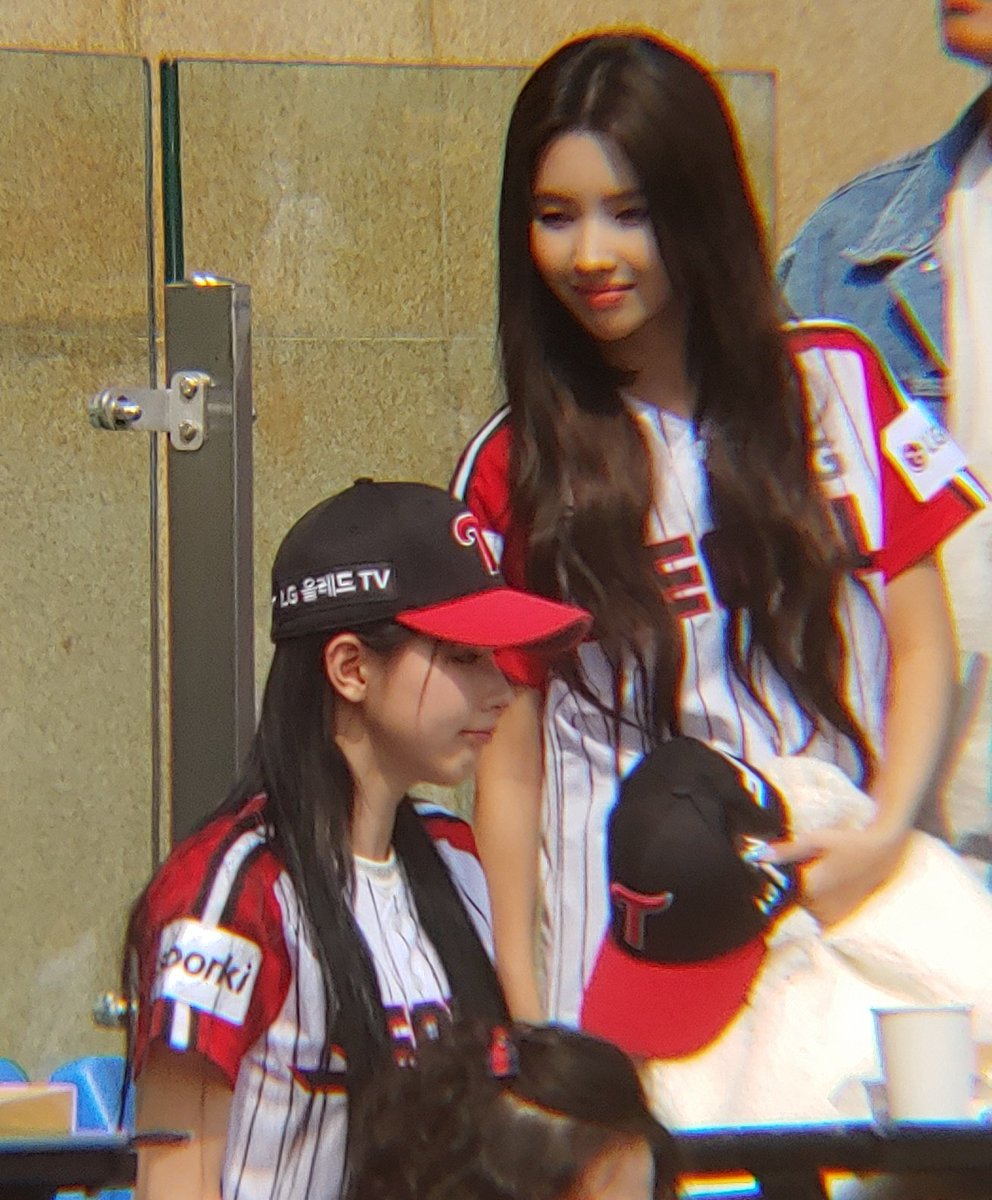 SOYEON THAILAND!♡ on Twitter: "RT @kmh_dive: 230430 잠실야구장 LG vs KIA (여자)아이들 미연 소연 - 3"