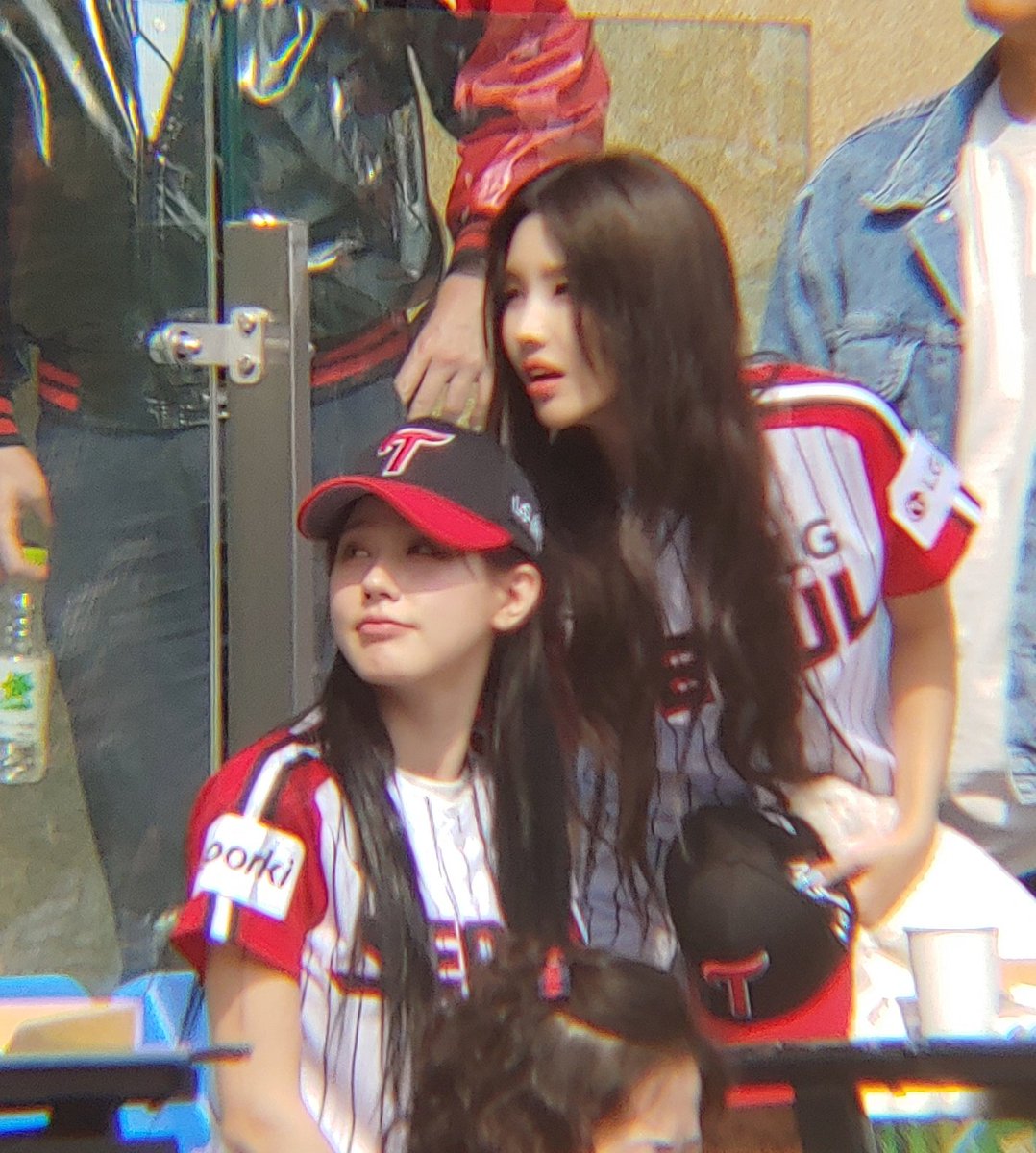 SOYEON THAILAND!♡ on Twitter: "RT @kmh_dive: 230430 잠실야구장 LG vs KIA (여자)아이들 미연 소연 - 3"