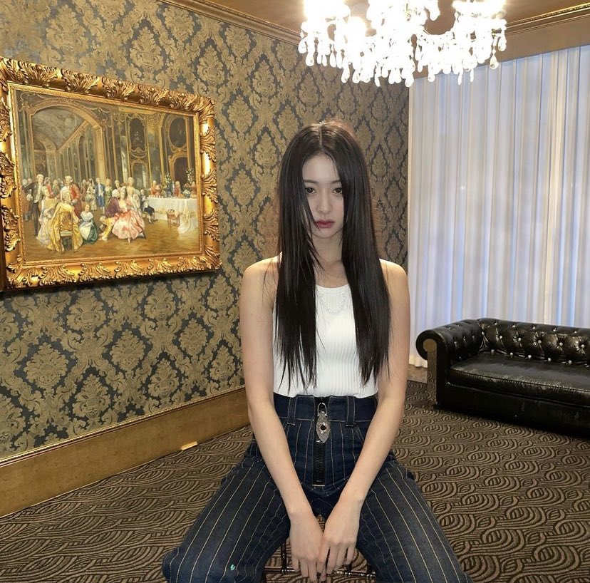 LE SSERAFIM GLOBAL on Twitter: "[IG — #HUHYUNJIN] 230430 LE SSERAFIM Yunjin Instagram Update via ...