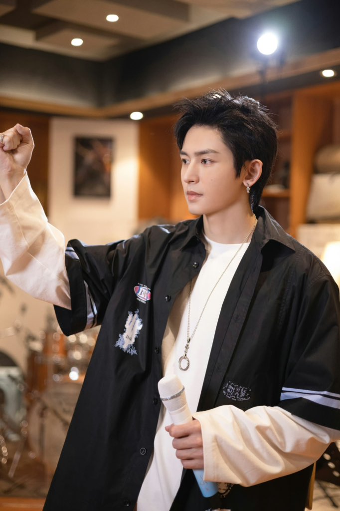 Zhang Zhehan Life Fan🪼 on Twitter: "HD HD HD 20230430 - Ranyi Music Weibo Update 🎸 http://m ...