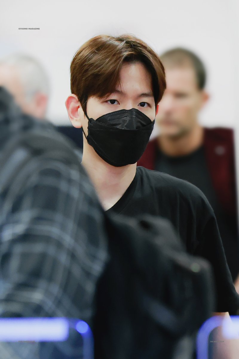 햇빛 („• ᴗ •„) on Twitter: "RT @kyoongmaz56: 230417 HND #백현 #BAEKHYUN @B_hundred_Hyun 너무 오랜만에 찍고 ...