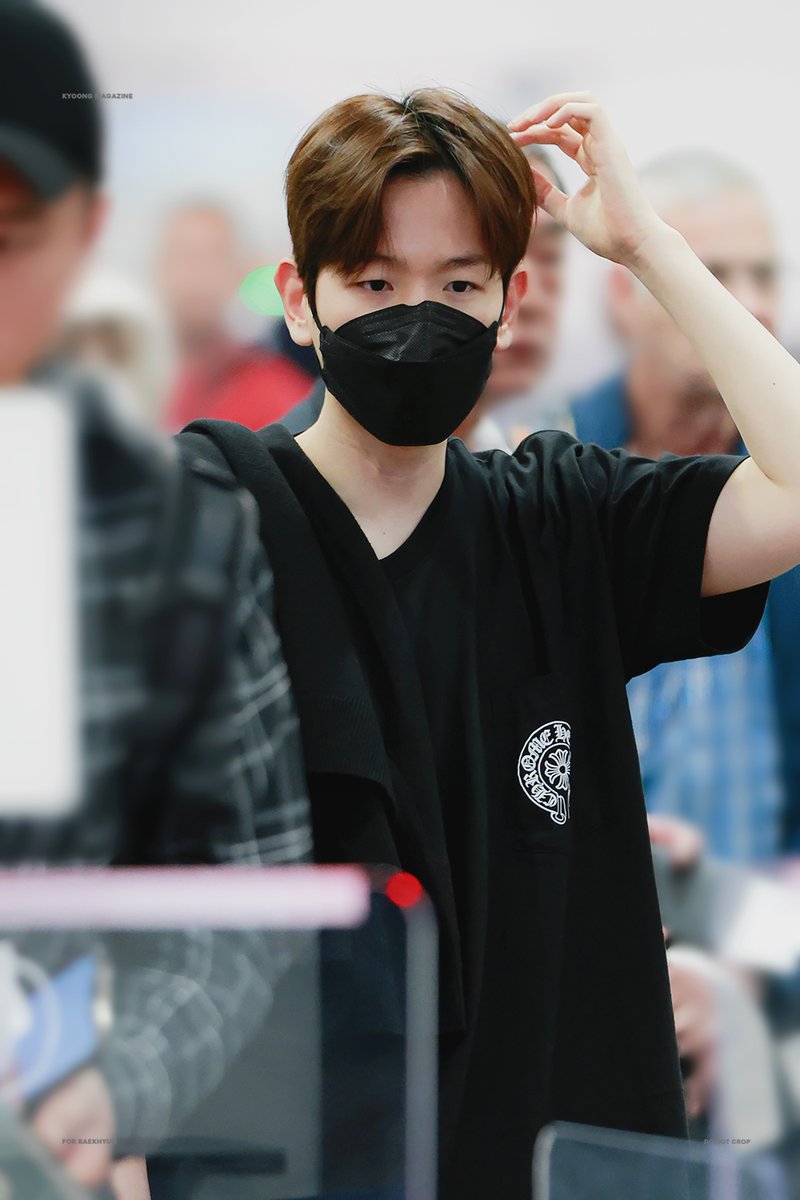 햇빛 („• ᴗ •„) on Twitter: "RT @kyoongmaz56: 230417 HND #백현 #BAEKHYUN @B_hundred_Hyun 너무 오랜만에 찍고 ...