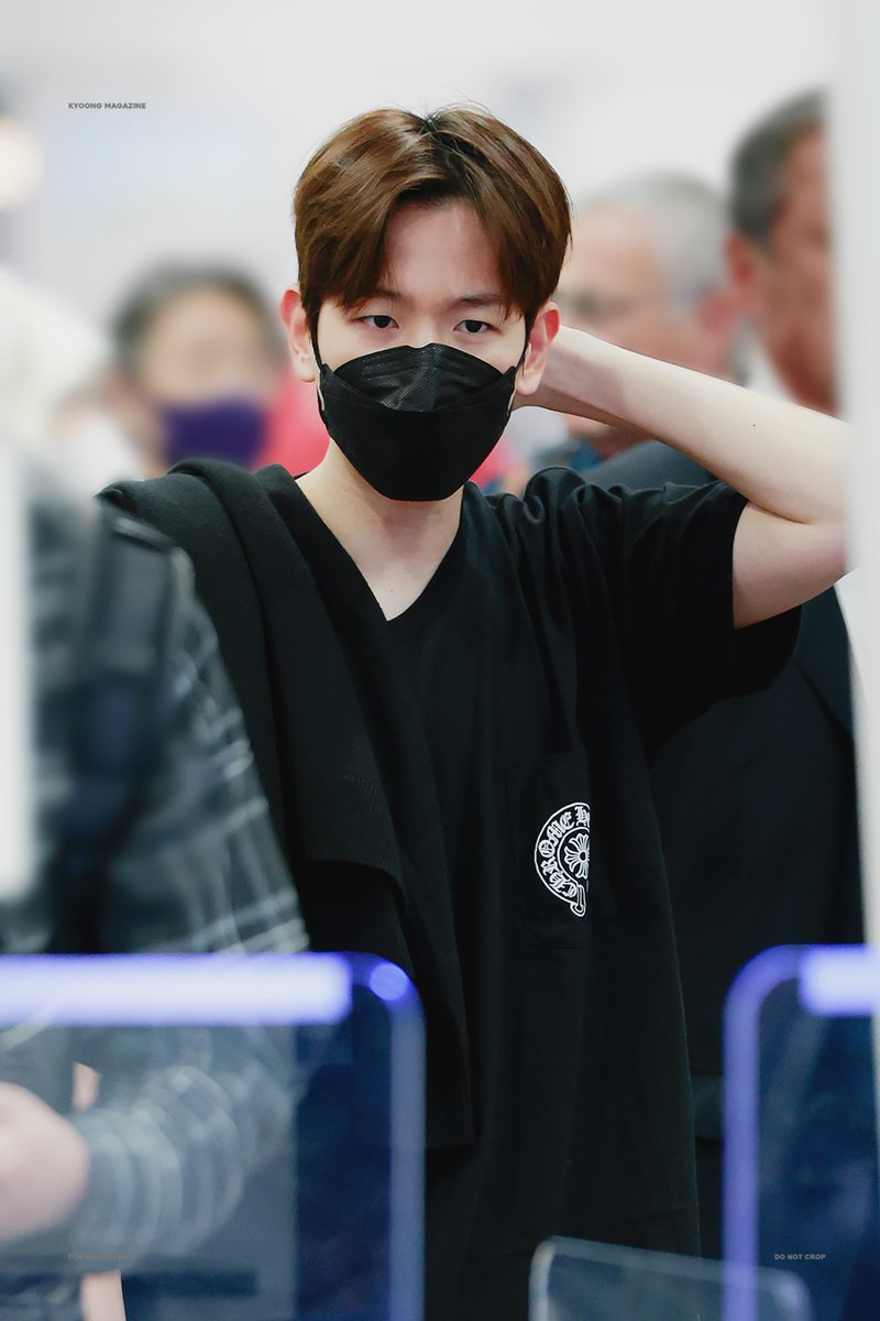 햇빛 („• ᴗ •„) on Twitter: "RT @kyoongmaz56: 230417 HND #백현 #BAEKHYUN @B_hundred_Hyun 너무 오랜만에 찍고 ...