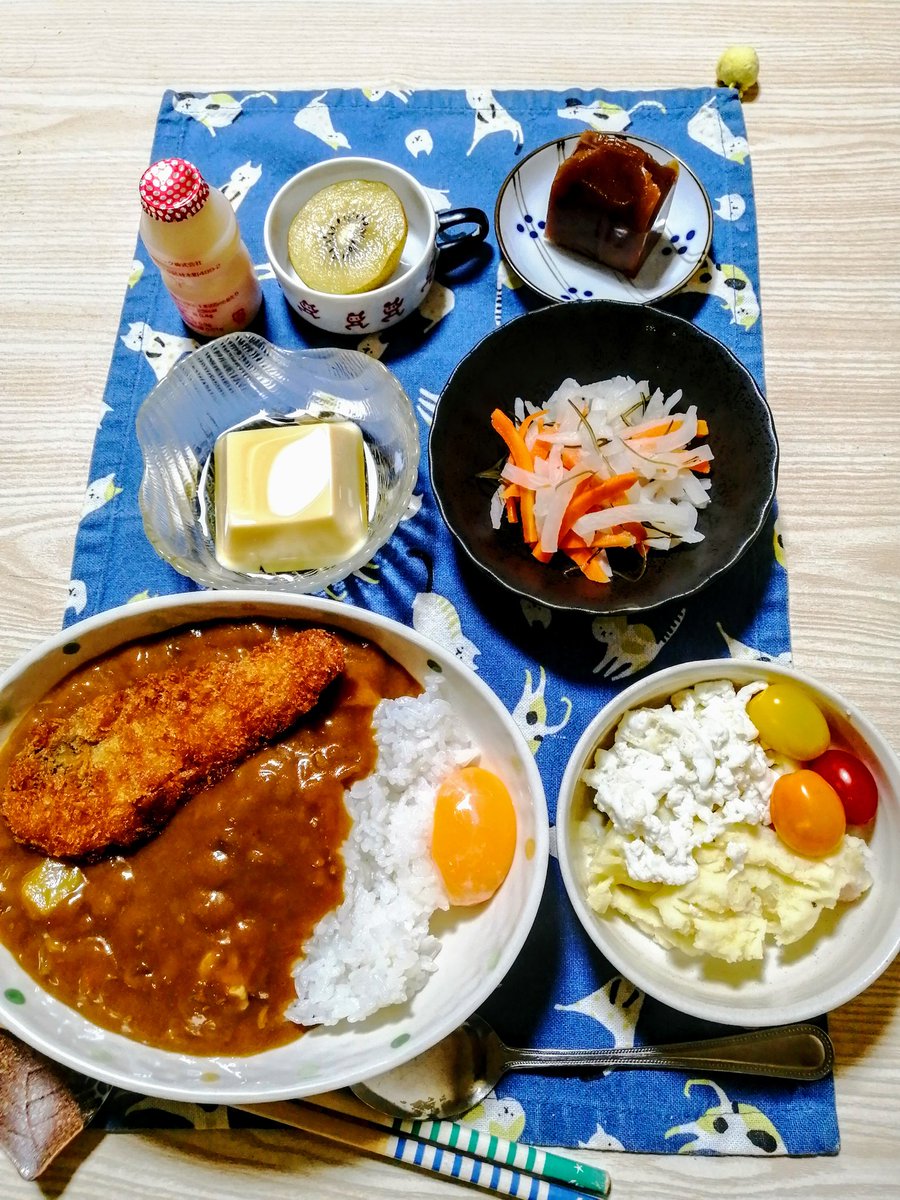 アル中おやぢ OKKUN on Twitter: "【晩ごはん】 ※ アル中なのに飲まないで用意して、いただき、後片付け。 鶏ささみ紫蘇かつカレー 卵黄乗せ ポテトサラダ 炒り卵白乗せ 玉子 ...