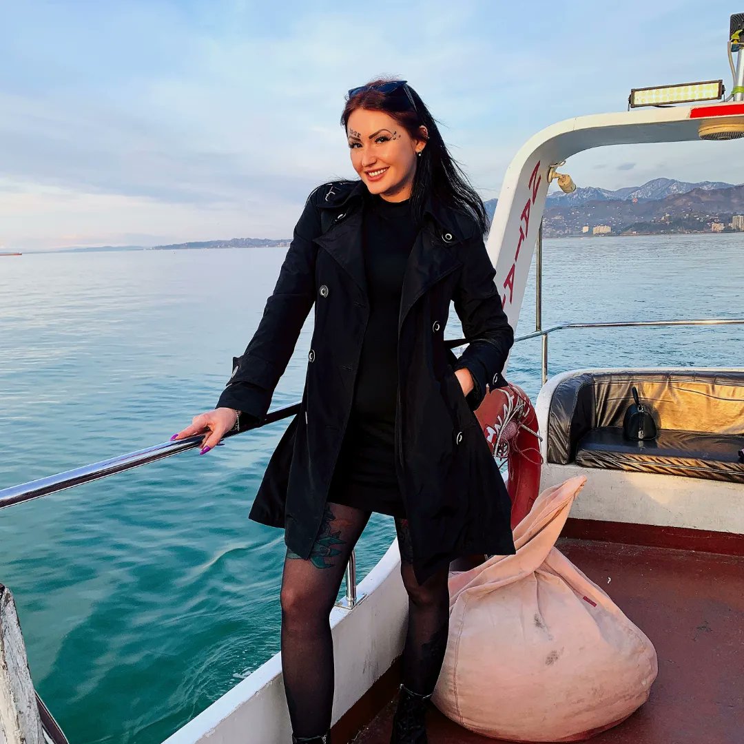 Dominatrix Nika On Twitter The Sea Is In Your Feed