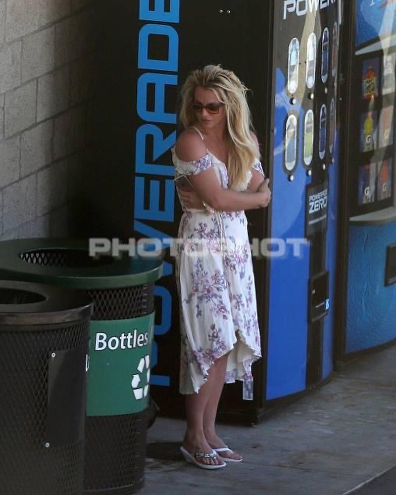 𝔍𝔞𝔠𝔬𝔟𝔢 Fan Acc On Twitter Britney Spears Realizing Shes Standing