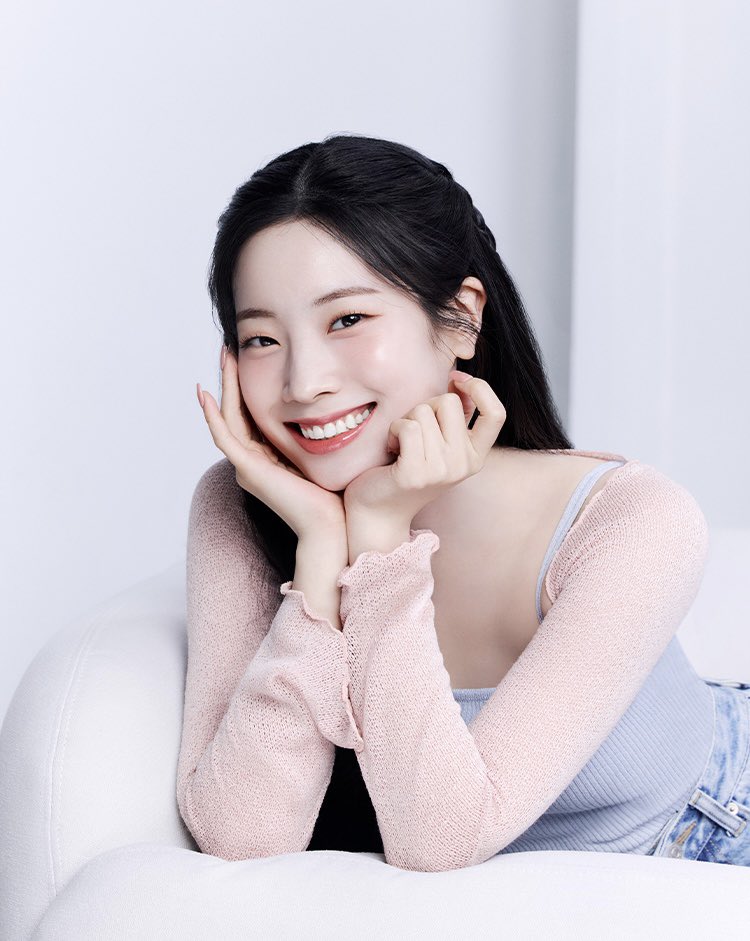 TWICE Indonesia on Twitter: "Dahyun x A’pieu #TWICE #트와이스 #DAHYUN #다현 🔗https://m.ableshop.kr ...