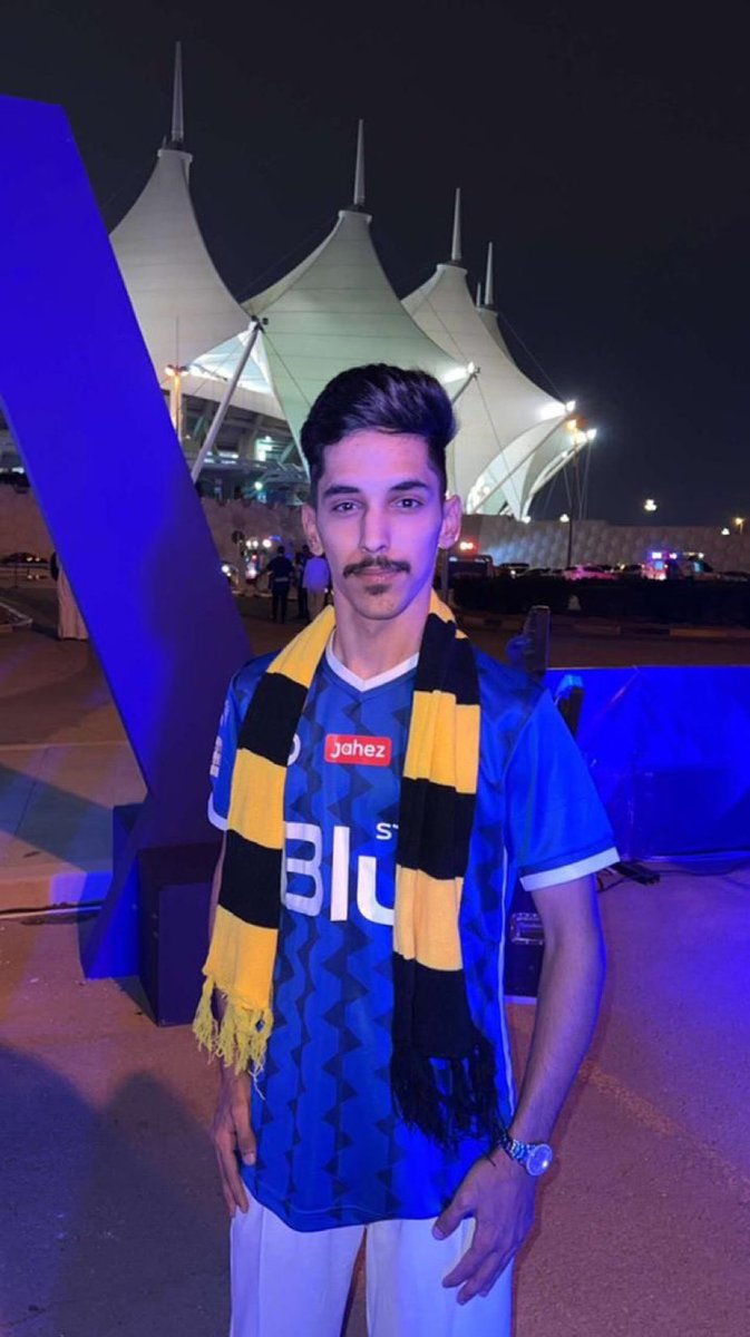 سهم On Twitter 🚨 مشجع اتحادي يساند الهلال بالديربي