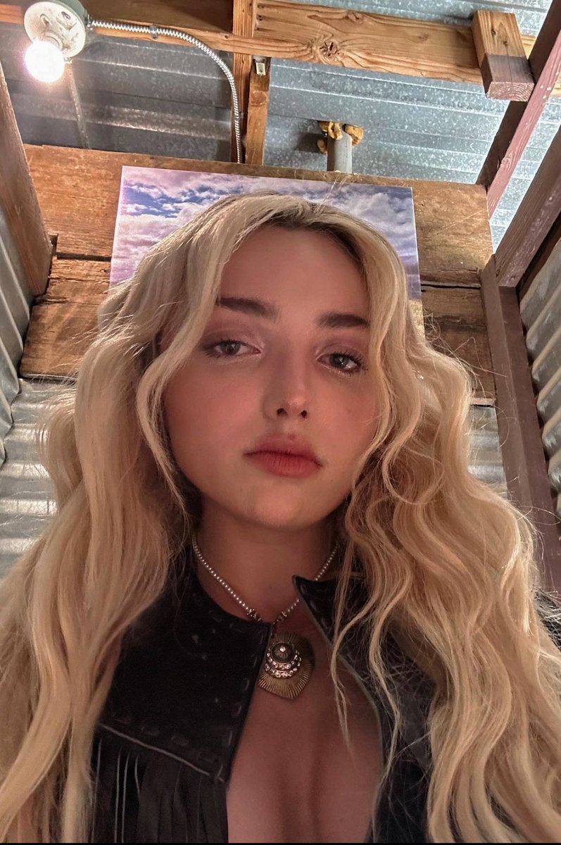 Celebsquad On Twitter Peyton R List