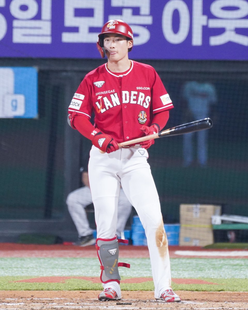 𝙱𝙸𝙶𝙸𝙽𝙽𝙸𝙽𝙶 on Twitter: "230418 SSG vs KT 뽀송함이 말해주는 오늘의 성적 _ #최지훈 #SSG랜더스 #빅이닝_최지훈 #빅이닝_230418"