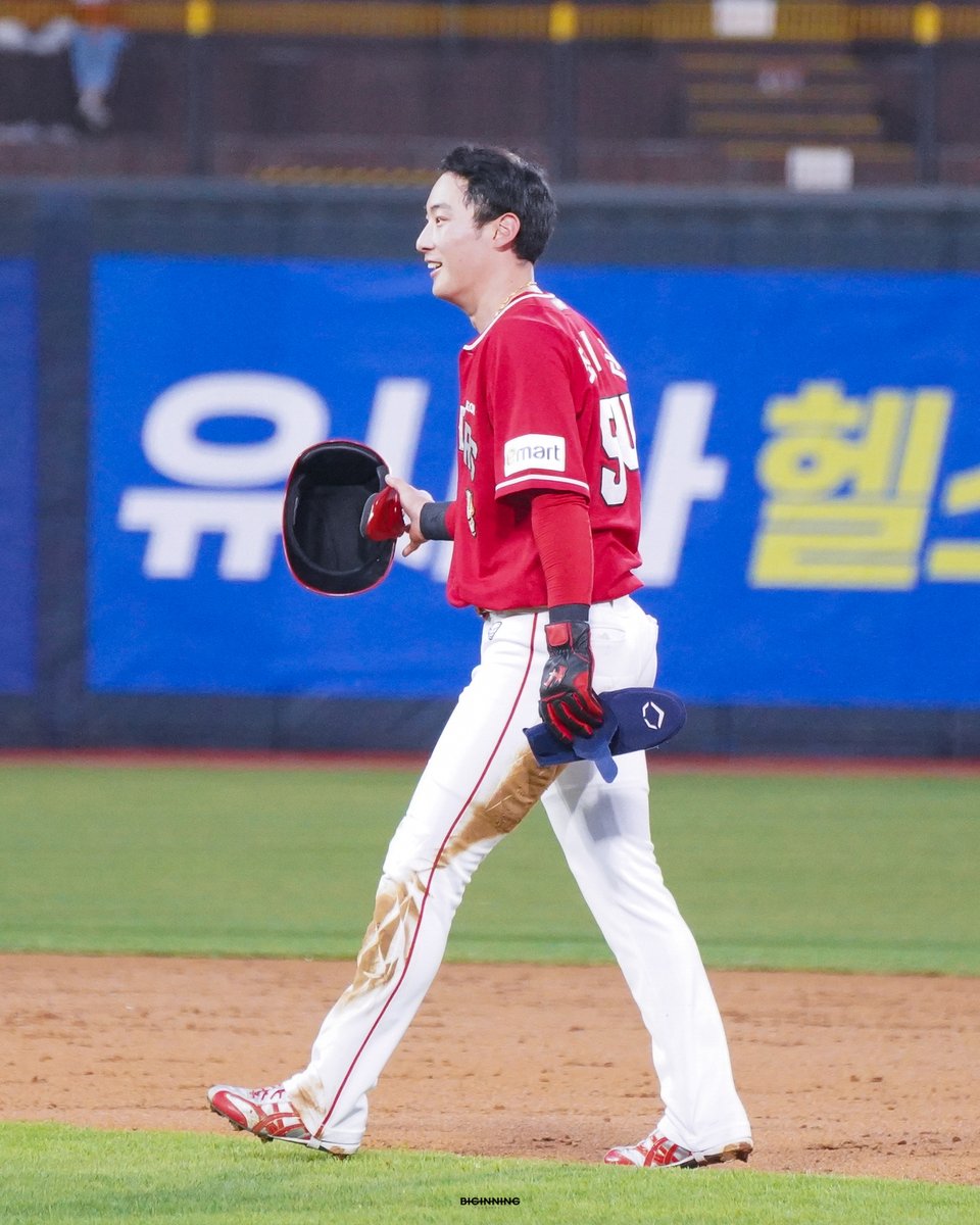 𝙱𝙸𝙶𝙸𝙽𝙽𝙸𝙽𝙶 on Twitter: "230418 SSG vs KT 뽀송함이 말해주는 오늘의 성적 _ #최지훈 #SSG랜더스 #빅이닝_최지훈 #빅이닝_230418"