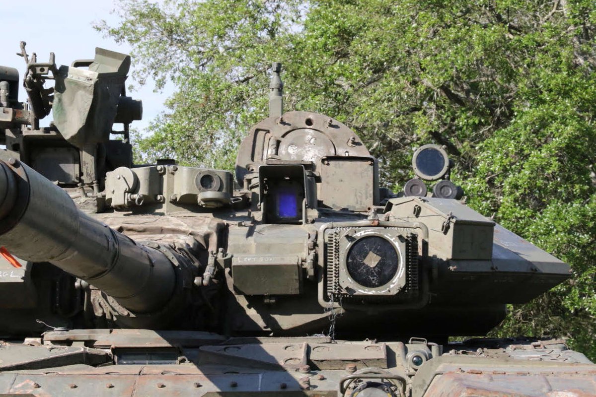 Oleksandr Chumak 🇺🇦 on Twitter: "Russian T-90A tank from Ukraine parked at a Louisiana truck ...