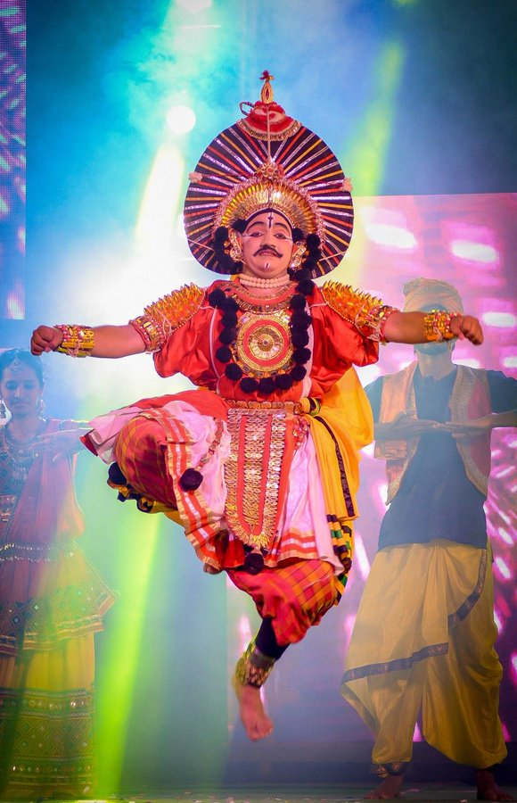 10 of the Traditional Folk Dances of Bharat 1. Theyyam, Kerala - Thread ...