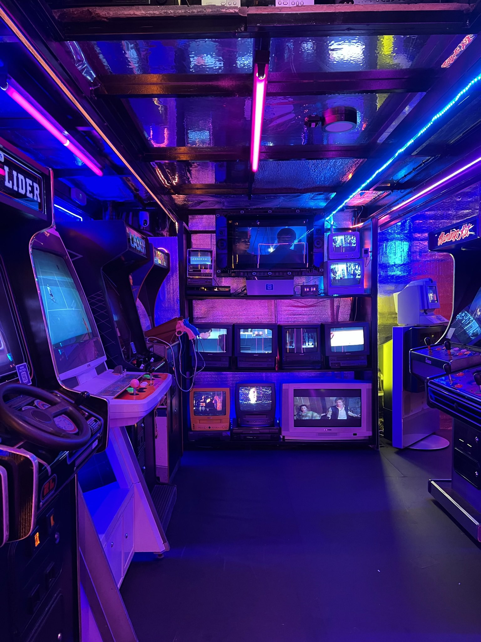 ZOOO on Twitter: "Descubre nuestro salón arcade de el CC ABC Serrano y disfruta de Arcades ...