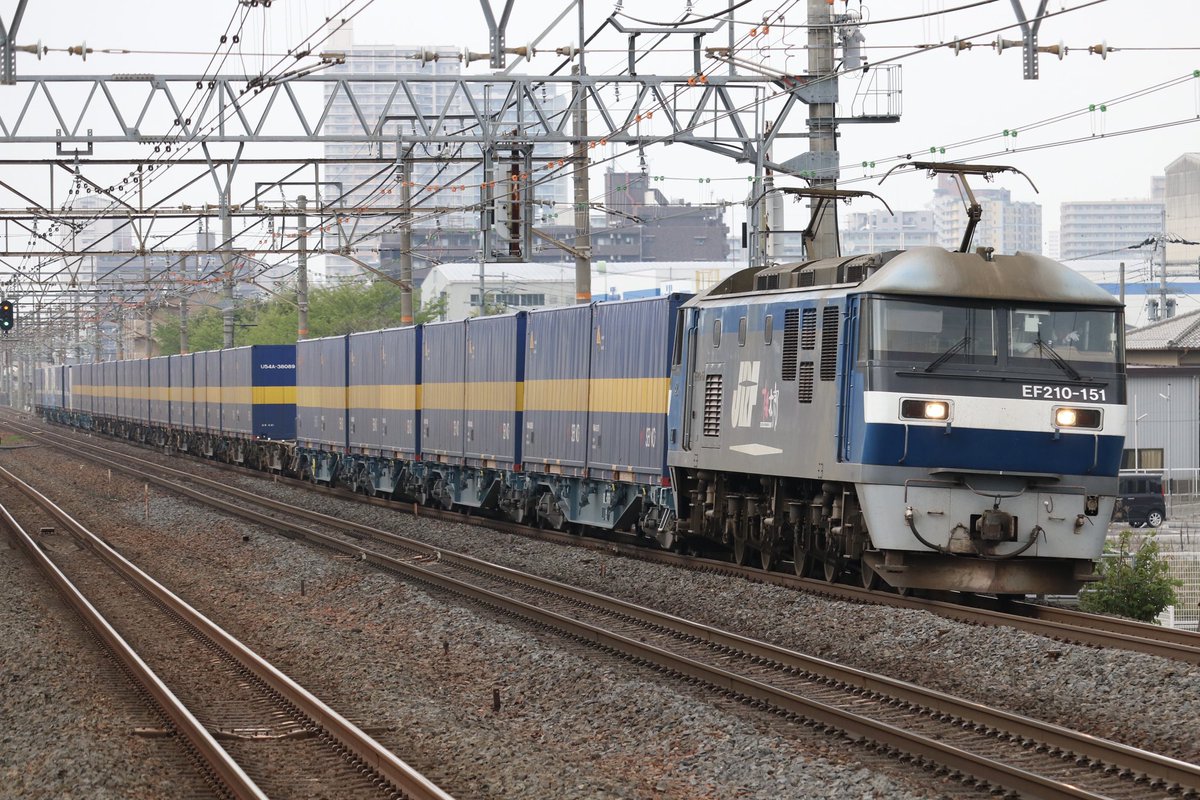 しとらす@大学生 on Twitter: "本日の収穫。その1(南草津) 5061レ EF210-351 2059レ EF210-151 臨8865レ EF66 119+EF64 1049+ヨ ...