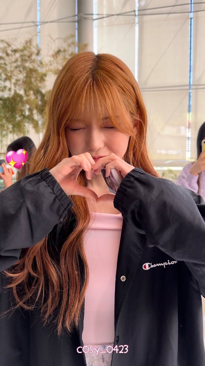 Ida on Twitter: "RT @cOsy_O423: 230419 쇼챔 일일팬매 세상사람들 울 이쁜 공쥬 보고가세요.ᐟ.ᐟ #첫사랑 #CSR #수아 #SUA"