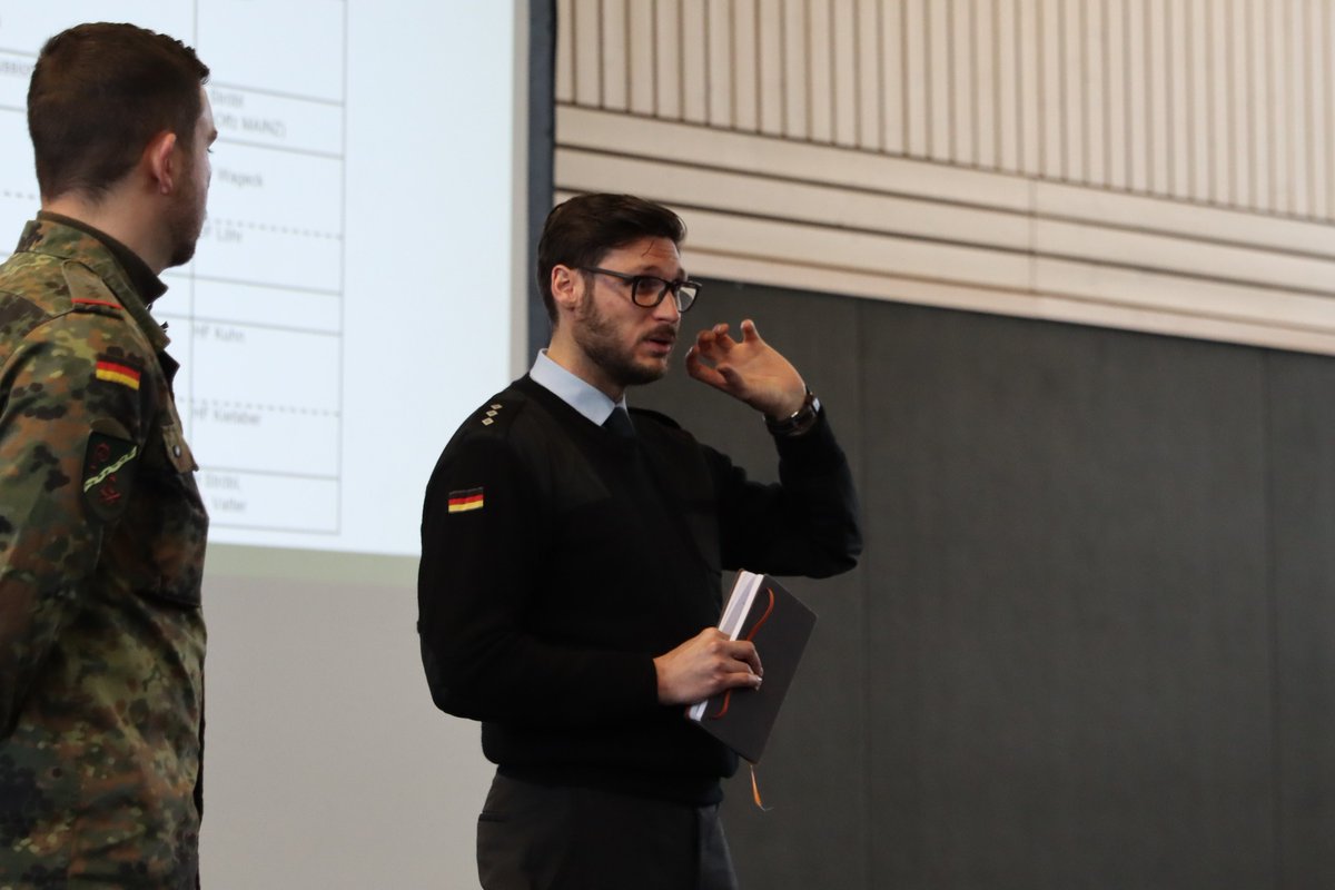 Bundeswehr on Twitter: "RT @SKB_JSES: Im Spähwagen Fennek sitzen und mit dem Fahrer sprechen ...