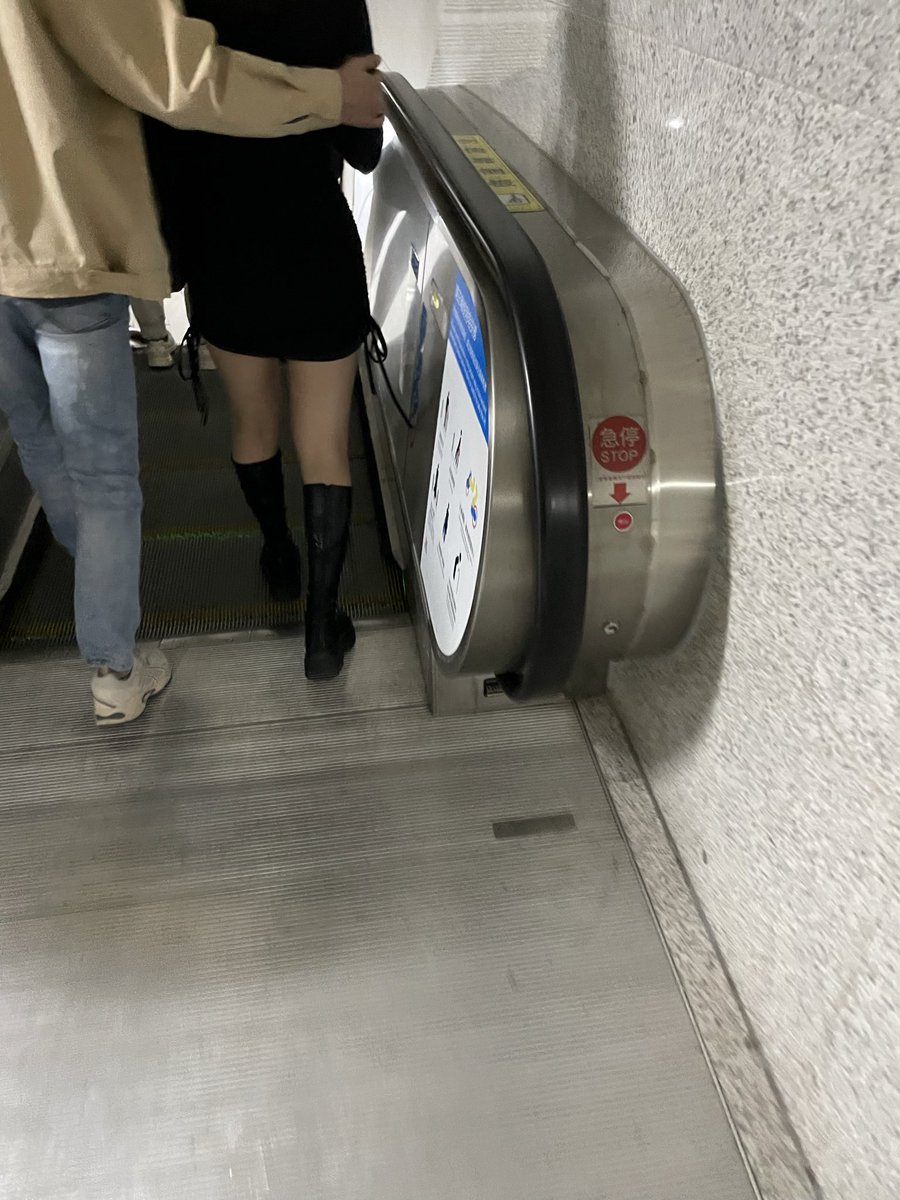 武汉女王女s真实 On Twitter P4原来是三姐妹啊,要是三个女生一起羞辱我,淋尿,我可太幸福了吧