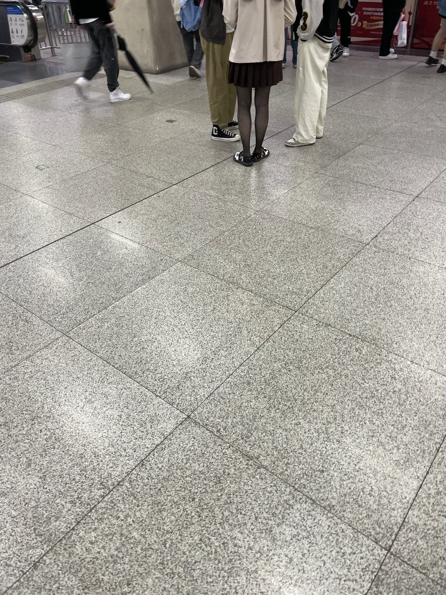 武汉女王女s真实 On Twitter P4原来是三姐妹啊,要是三个女生一起羞辱我,淋尿,我可太幸福了吧