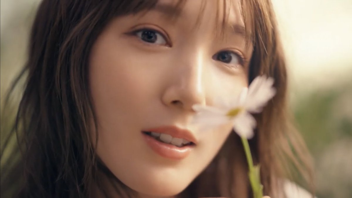 ほんだ ゆりんこ🛵🐾 on Twitter: "GLOBAL WORK新CM「さらさらリラックスブラウスは、まちがいない服。夏篇」 https://youtu.be/sE-Hw_sduKo ...