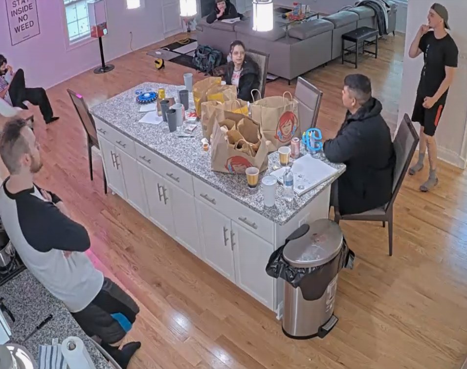 fishtank.livetweets on Twitter: "FT 5:19pm: Violetta calls out the fishtankers for watching the ...