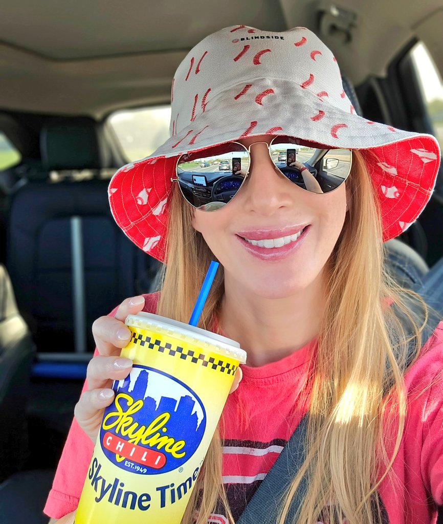 𝙒𝙝𝙤𝘽𝙖𝙚𝘽𝙖𝙧𝙗𝙞𝙚(Jess)⚾ ️ on Twitter: "Cheers besties! It's skyline time."